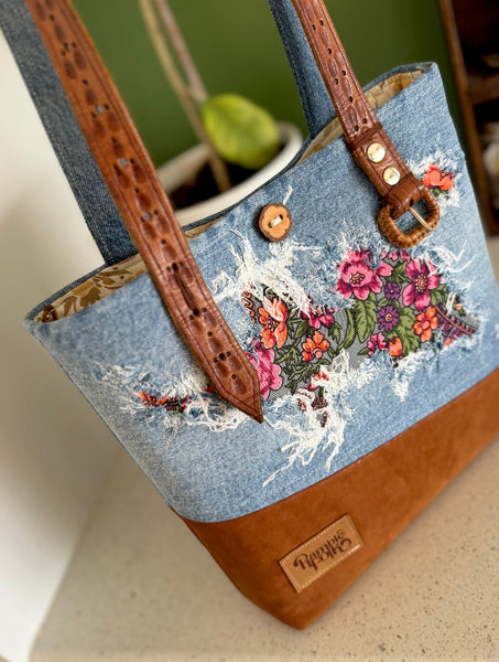 Ramble Folk Signature Bag